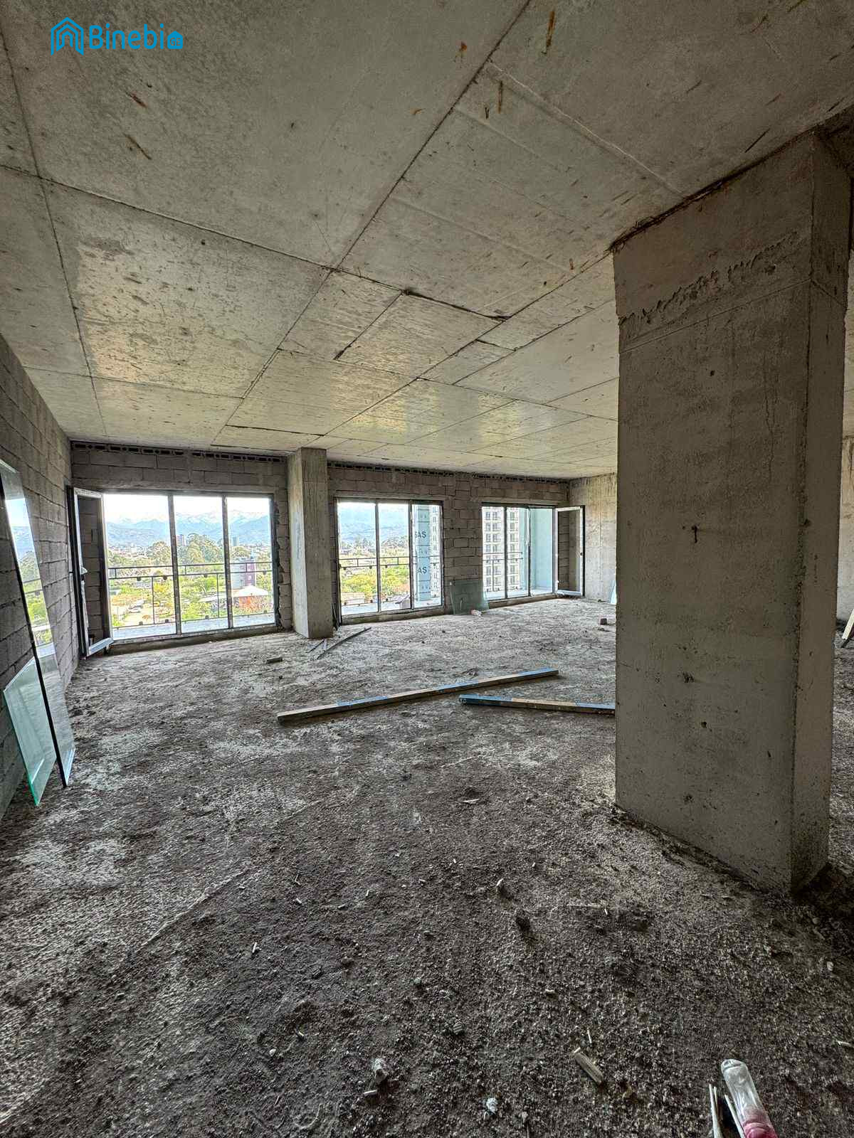 იყიდება 3 ოთახიანი ბინა, ბათუმი, აეროპორტის უბანი, გრიგოლ ელიავას ქუჩა